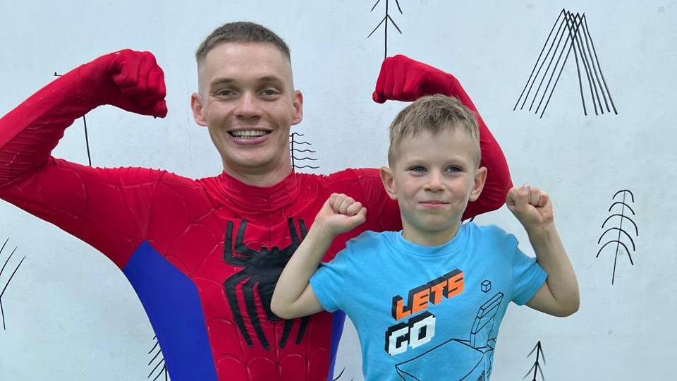 Макс: Крутой День рождения в центр развлечений Скалалэнд. Аниматор Человек паук Обзор