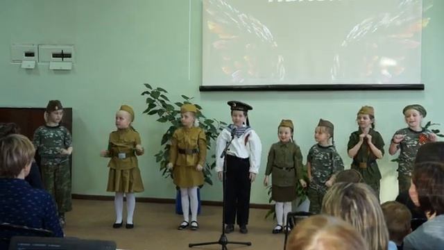 Репетиция к концерту, посвящённому Дню Великой Победы. Ванятка принимает Парад_) [QMcJivndSfI].mp4