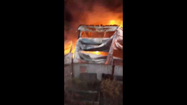 В Екатеринбурге пожар размером в 4 гектара.