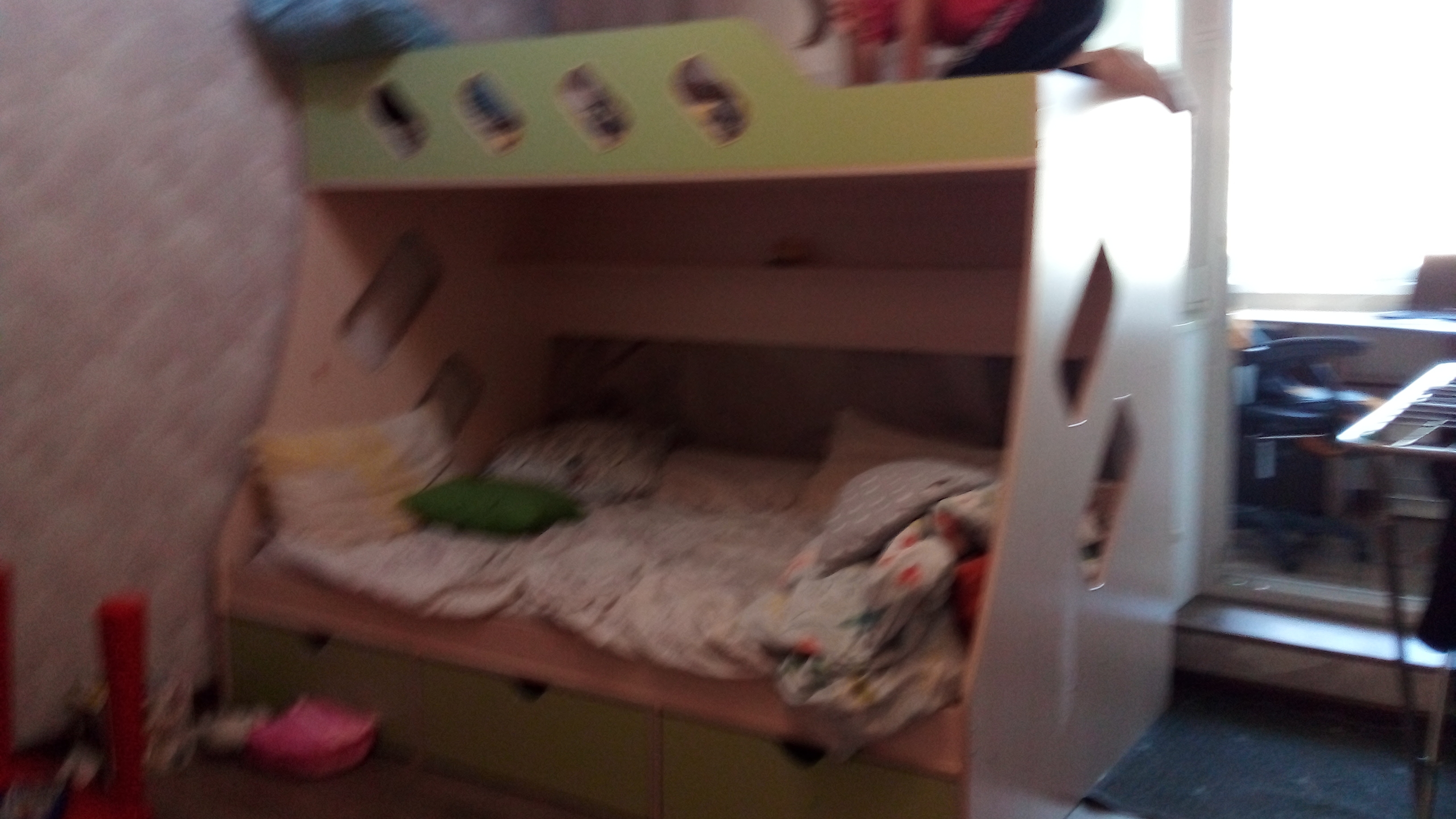 двух этажная кровать