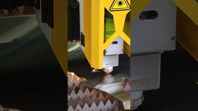 Резка изделий с помощью станка лазерной резки МЕКОТЕК