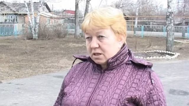 Продолжаются благоустроительные работы в поселке Евлашево. Апрель 2011 год.