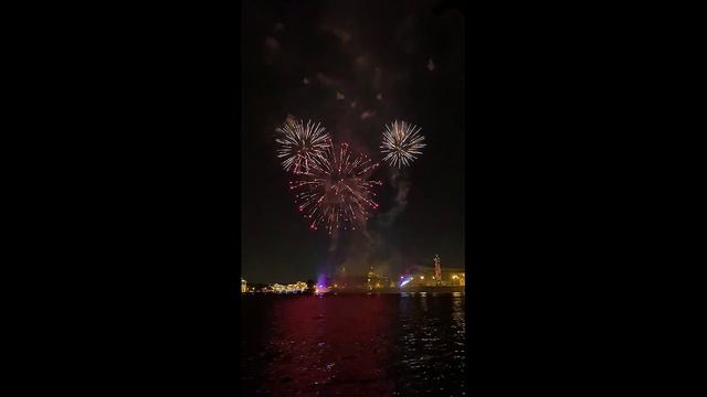 Фейерверк на стрелке ВО