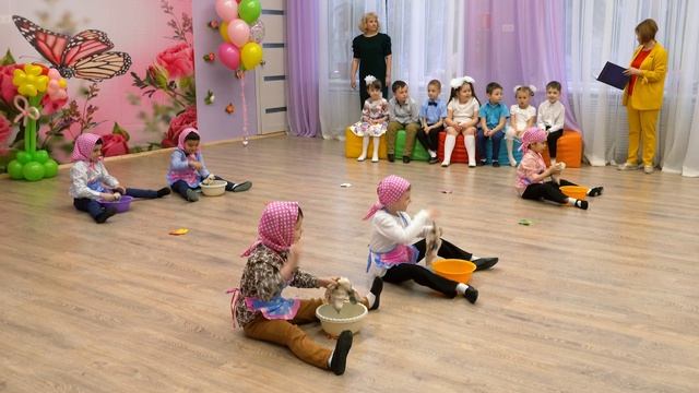 Мужская стирка на утреннике к 8 марта дс Фунтик FULL HD 051032203ФВ