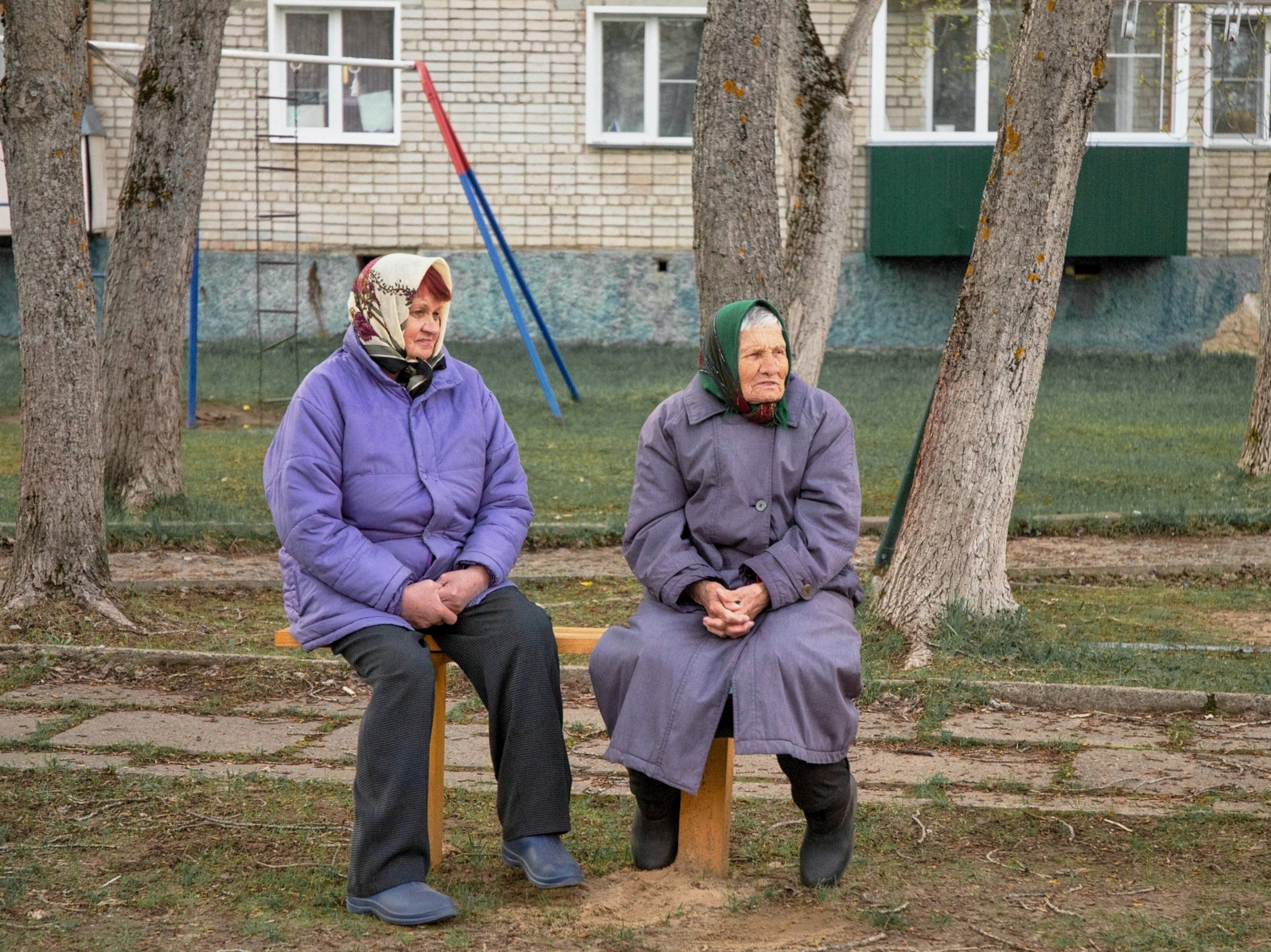 "ВРЕМЯ ЛЕТИТ НЕЗАМЕТНО"... (Фото Миши Короля (Белая Холуница), музыка Дарина Сысоева)