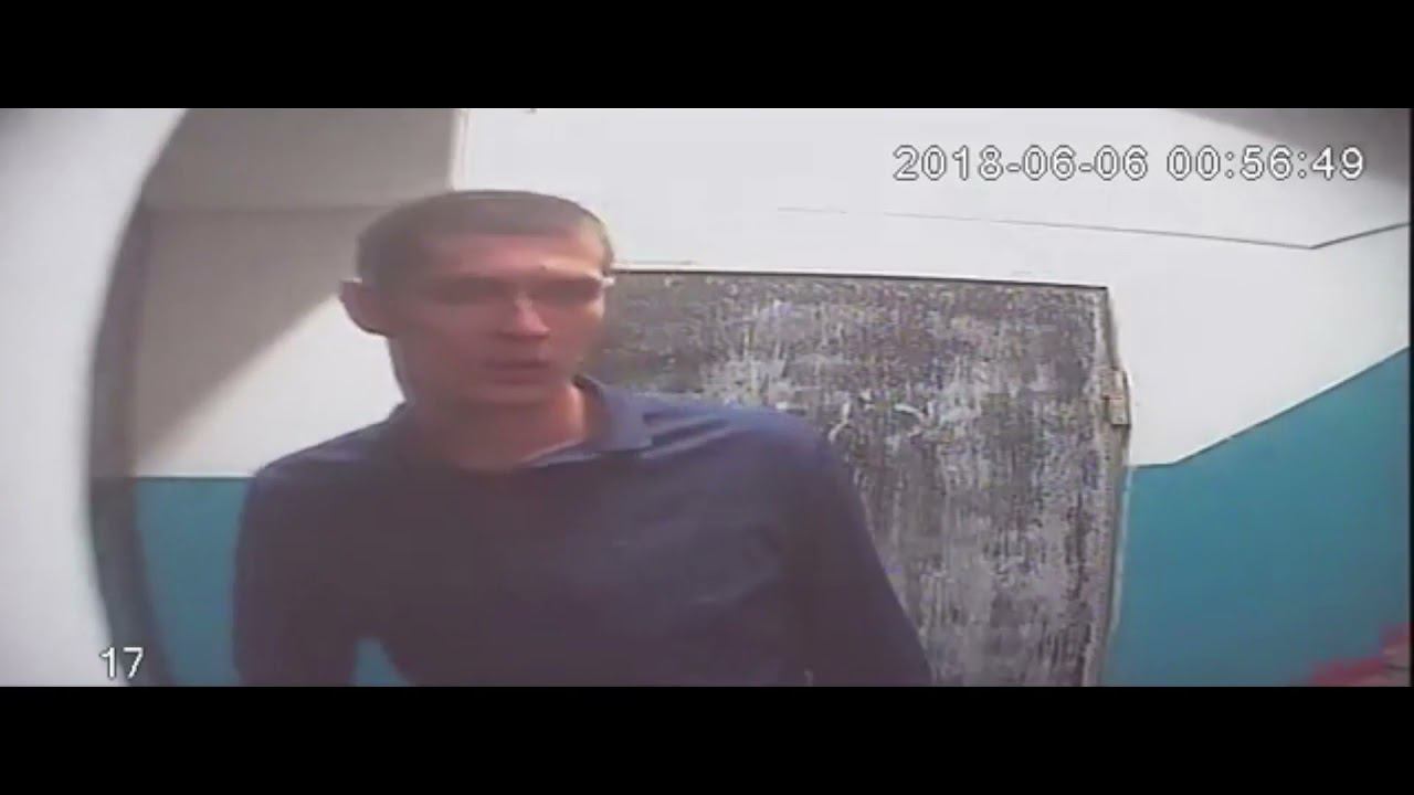 Как работает домушник без отмычек и ключей.