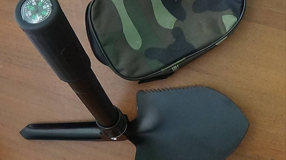 Лопата с открывалкой для пива или многофункциональная компактная саперская лопат