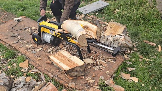 Champion LSH 5001 электро дровокол с гидравлическим приводом и усилием 5 тонн.