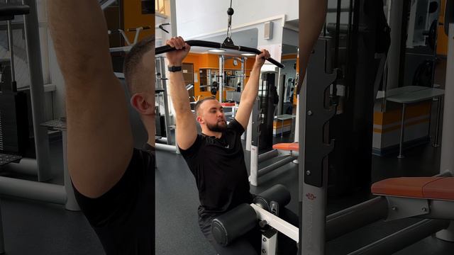 Тяга вертикального блока к Груди