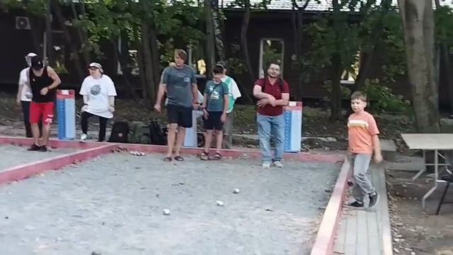 Игра в петанк в Кузьминках