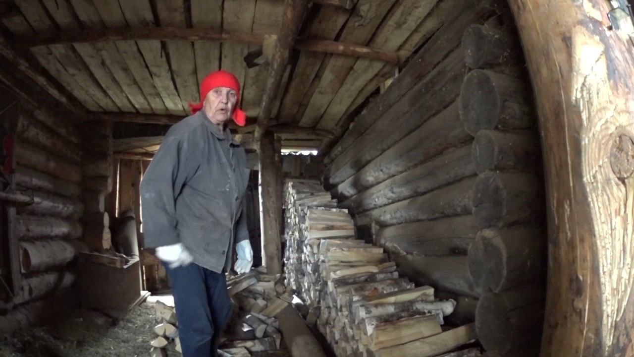 С Крёстной у поленницы