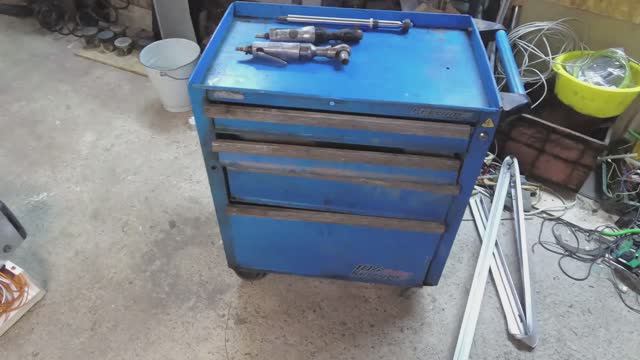 Инструментальная тележка с металлолома