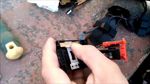 Как разобрать замок ремня безопасности Opel Mokka