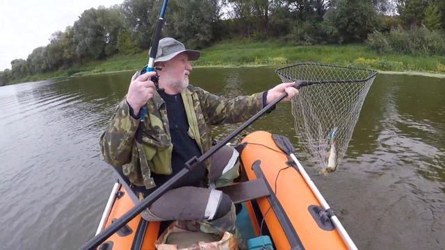 Эх хорошо летом тёпло светло и щуки поклёвывают.