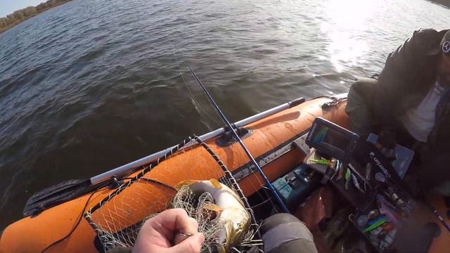 Ока,троллинг с руки(дорожка).Влетела отличная щучара.