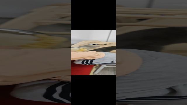 Арсений играет с котенком