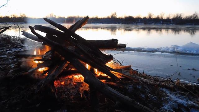 Река Сура - зимний ЛЕДОХОД!