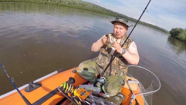 Товарищ случайно забагрил стерлядку.