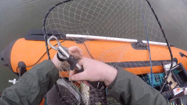 Рязань,Ока,троллинг с руки(дорожка) Прохладно щука попёрла.