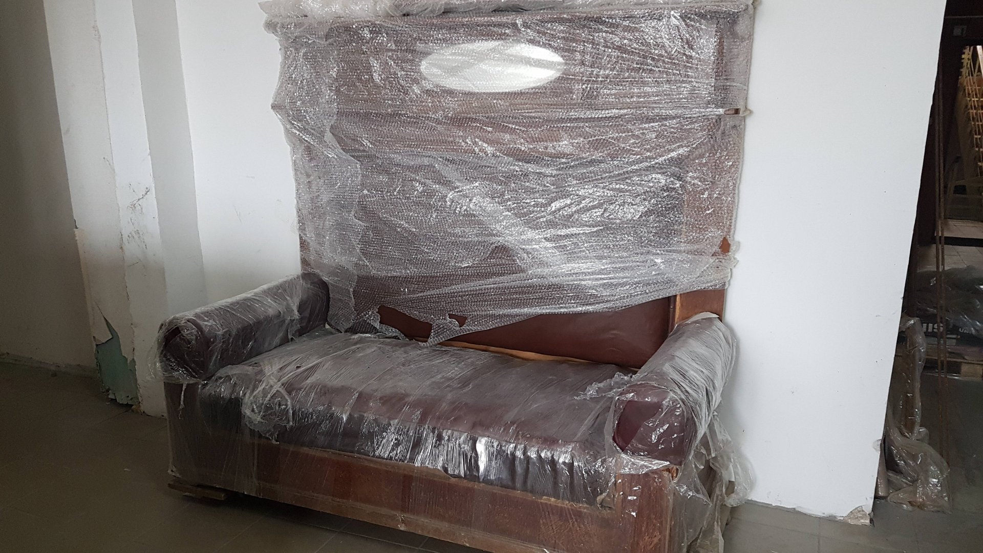 Реставрация "сталинского" дивана мастеров СССР с некоторой модификацией конструкции. Часть 1.