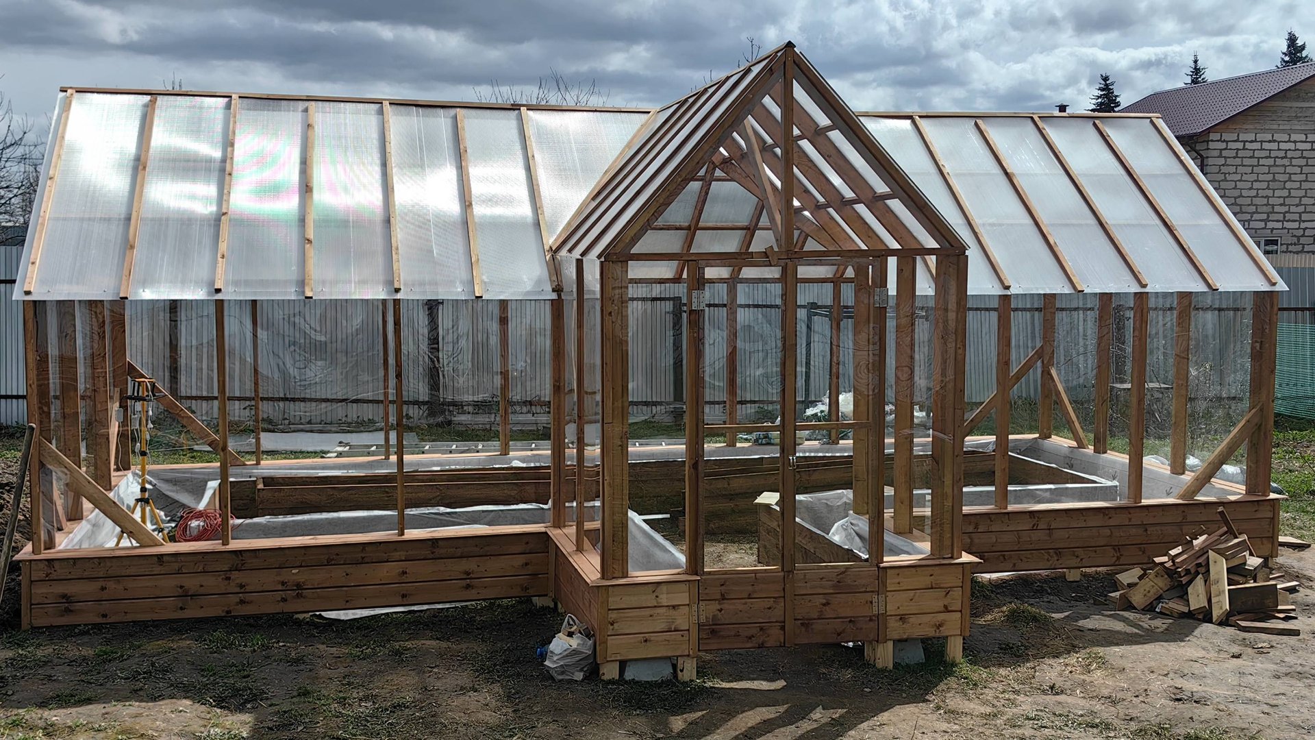 Проекты красивых деревянных теплиц в английском стиле