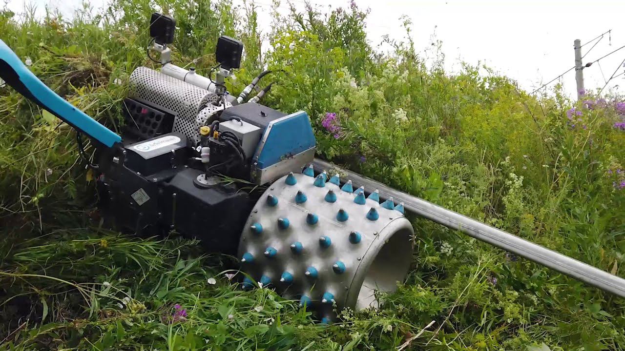 Косилка Brielmaier на склонах РЖД