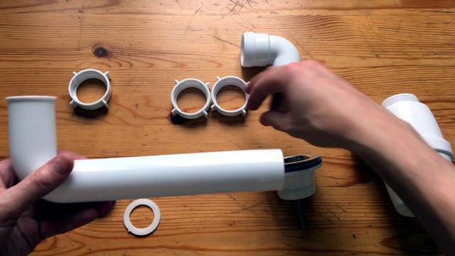 Сборка бутылочного сифона с отводным коленом К-4003 для мойки, который экономит место под ней.