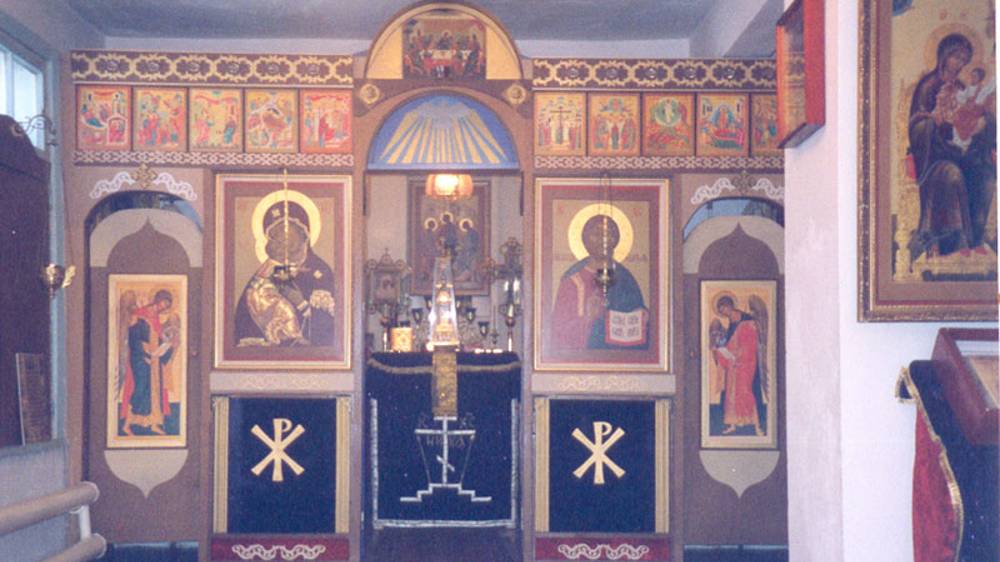 Литургия в приюте 2000 г.