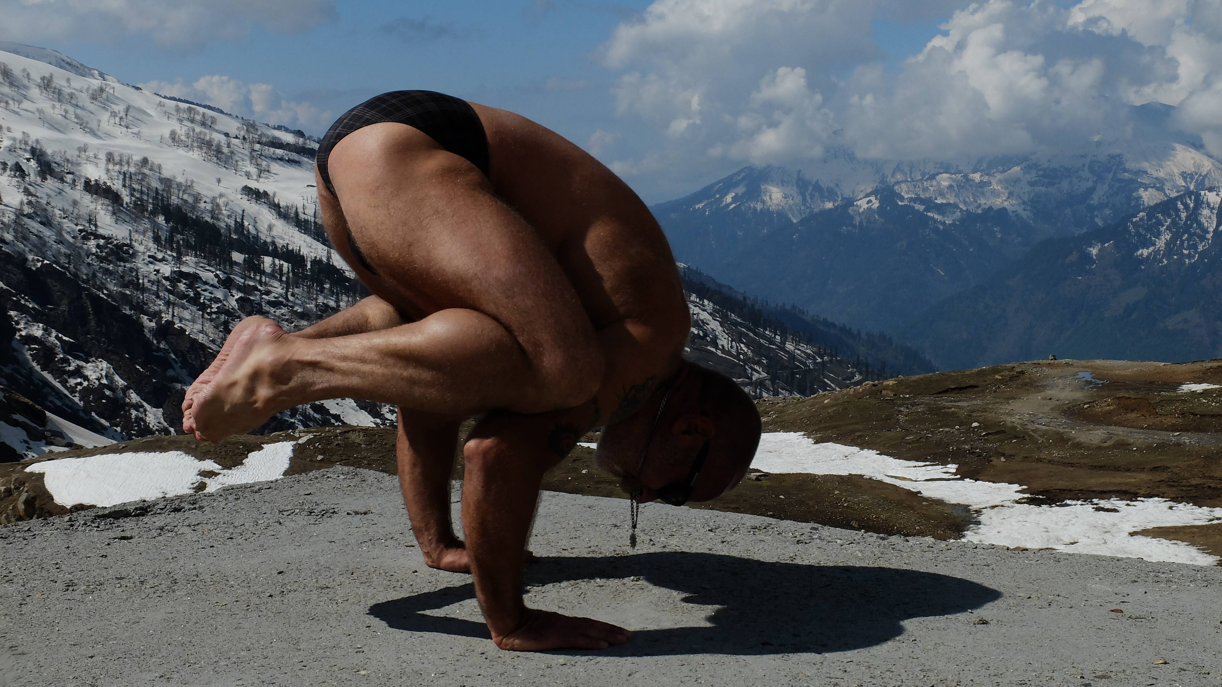 Бакасана (поза журавля). Начало.