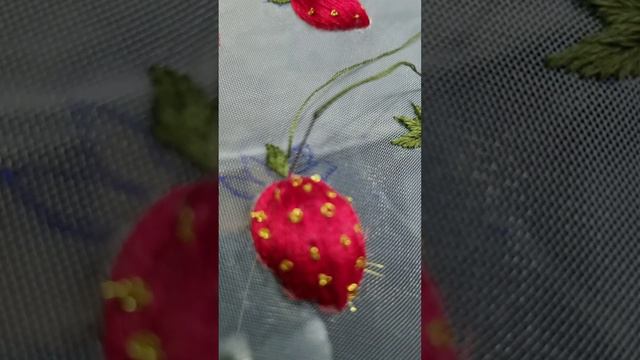 Ручная объемная вышивка Клубнички - часть 2