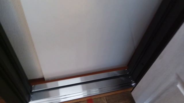 Обзор двери «Аляска» с остеклением