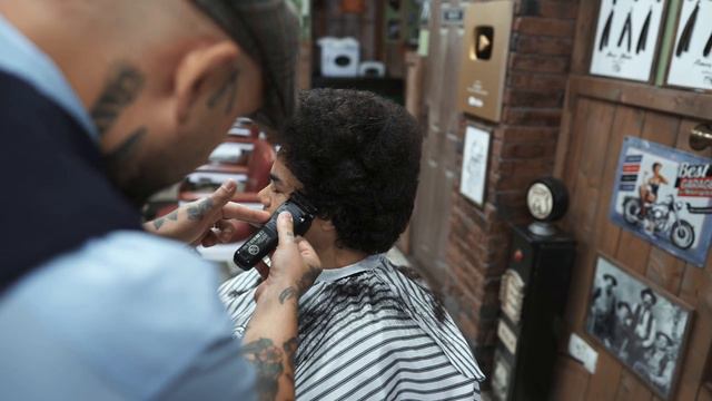 АСМР Барбершоп