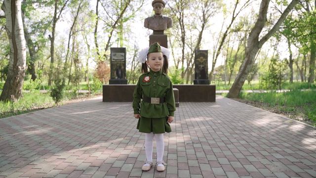 Яна Полуэктова с песней "Дорогие мои пацаны"