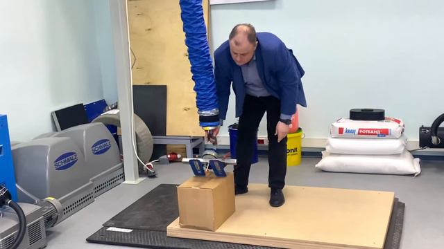 Вакуумный подъемник для коробок