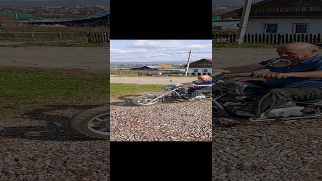 Папи отжал мотик у внука.