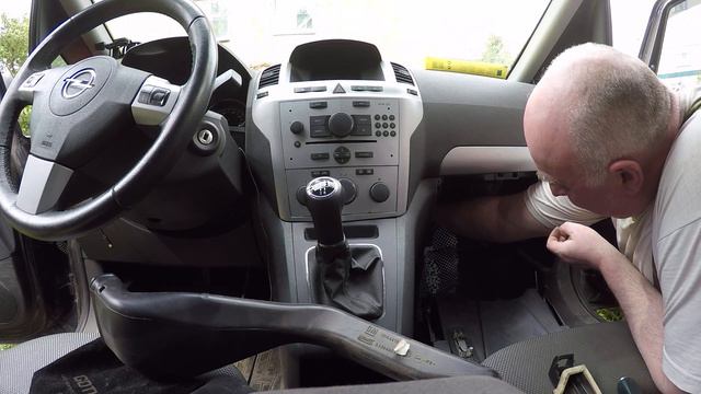 Опель Зафира Б замена воздушного фильтра салона.