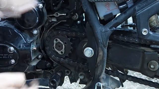 Снимаем ведущую звездочку на китайском мотоцикле