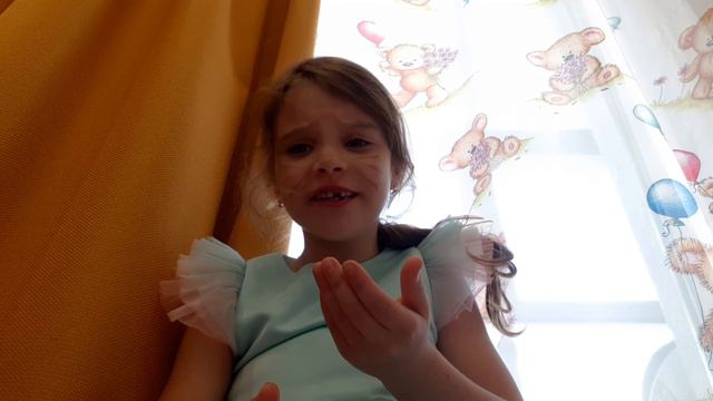 Распаковываем кислую китайскую лимонную конфету