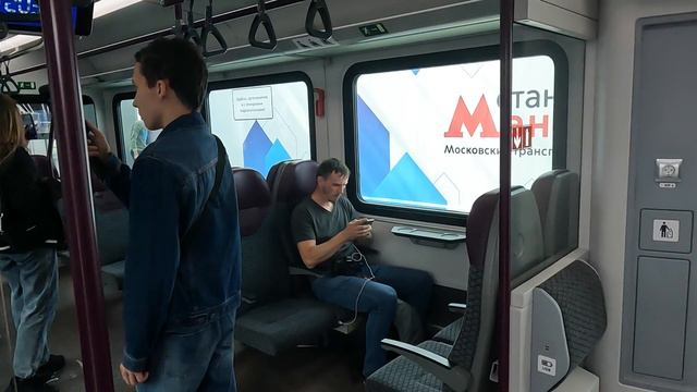 Поезда возле Манежа. Выставка Москва-2030