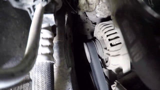 Опель Зафира Б.Бьёт ремень и чирикает.