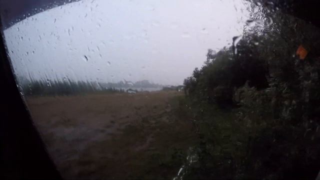 Надвигающийся ливень.