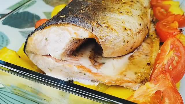 🍅🌿🧅Кто сказал что рыба дороже мяса?💯Горбуша, запечённая с овощами в духовке вкусно и доступно!🌿
