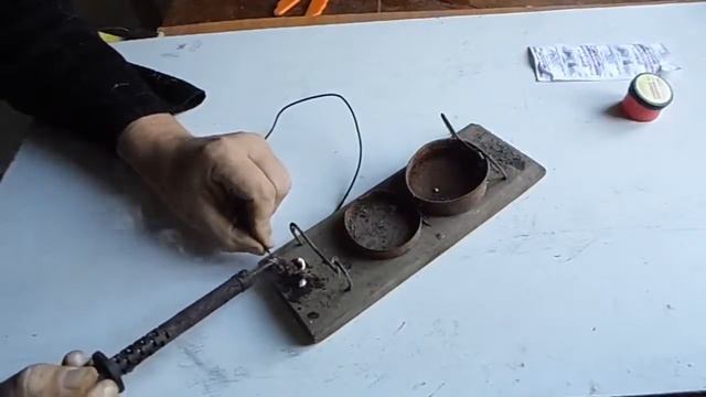 Паяем без канифоли! Полезный секрет!