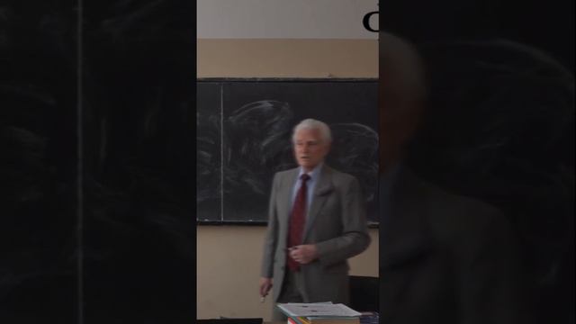 Структура тяжелых кластеров при делении нуклидов