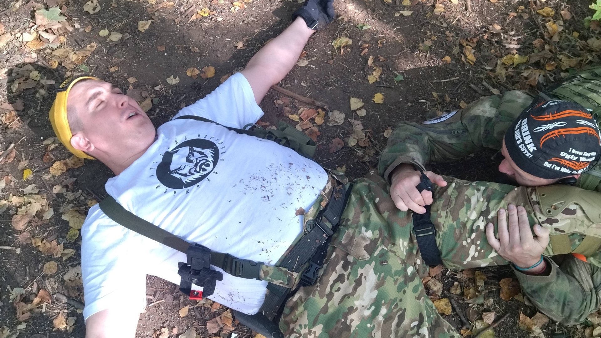 Из человека может течь кровь, а может и ..овно. Тренируемся оказывать помощь.