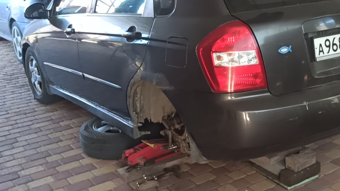 Про новые троса ручника на киа церато 2006.г Комплектность троса ручника киа QF16F00007. QF16F00008