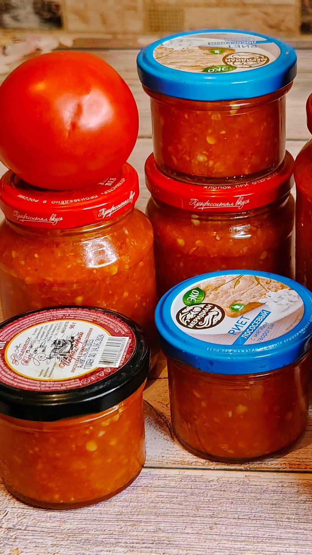 Аджика острая. Для любителей остренького. Так чтобы прогрело до мозга костей.