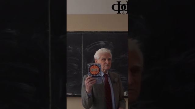 Никто не дал ответ  - почему так распадается Уран ?