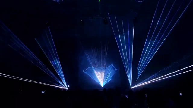 Лазерное шоу на сцене банкетного зала (корпоратив компании  "Школьник")