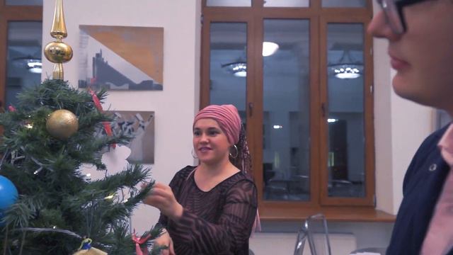 "Белые деревья. Иллюзии". Нарядили ёлку в ЦДР на Беговой